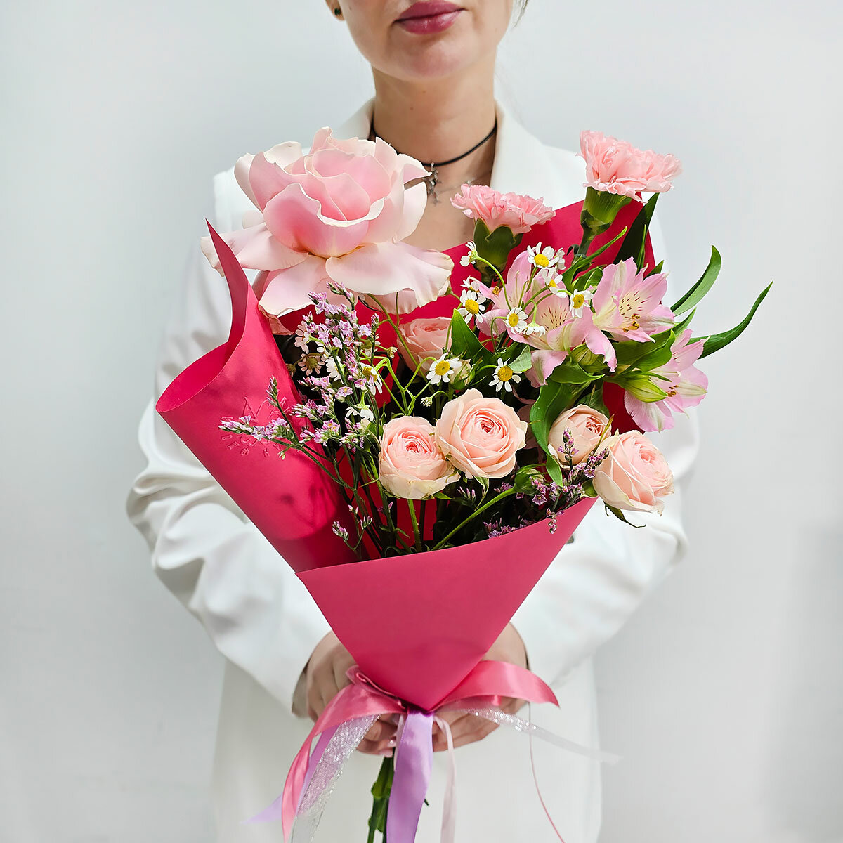 Букет Талисман Флора "С Днем Рождения", розы, альстромерии и другие цветы, 40см