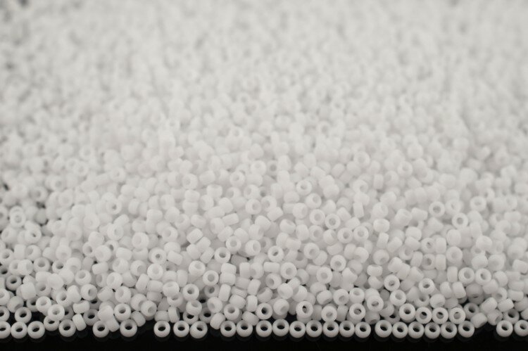 Бисер японский MIYUKI круглый 15/0 #0402F белый, матовый непрозрачный, 10 грамм