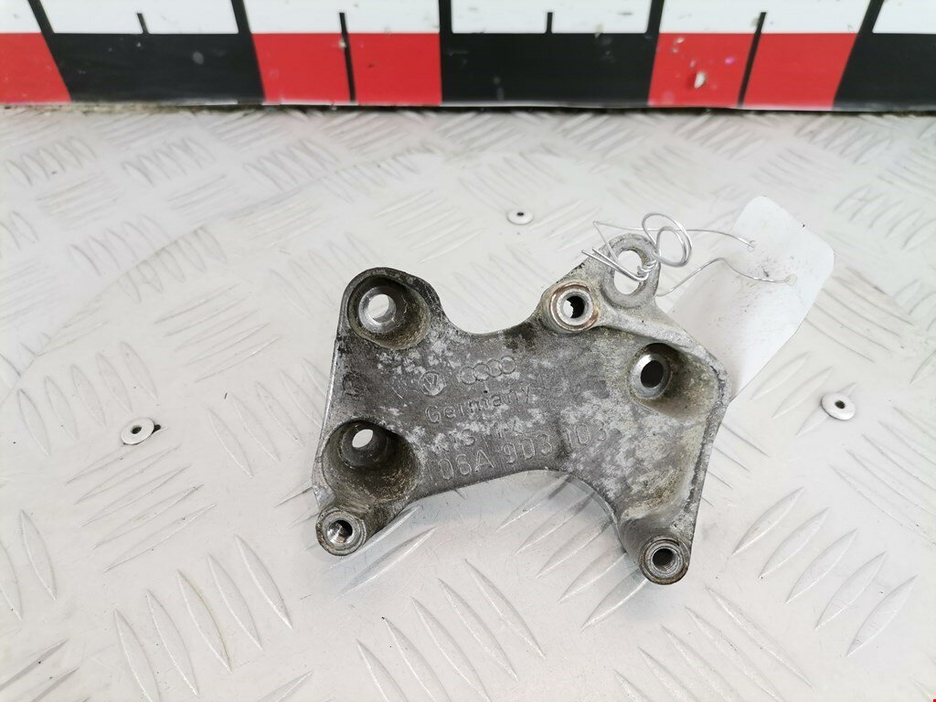 Кронштейн (крепление лапа) двигателя Volkswagen Golf 4 06A903103 арт. 1518236