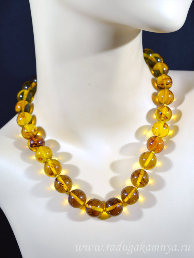 Бусы, янтарь