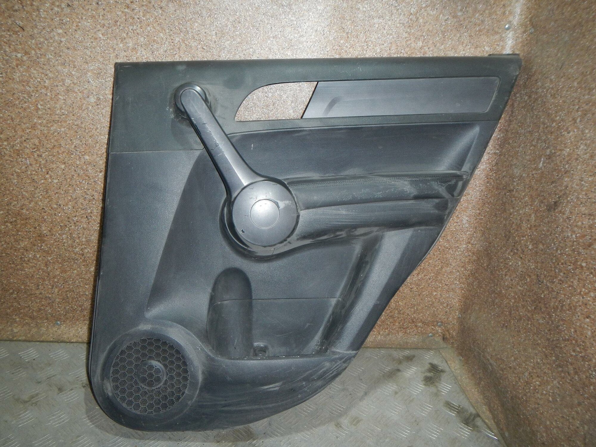 Б/У Обшивка двери задней правой, Honda (Хонда)-CRV (07-12) HONDA CRV (07-12) Царапины, грязная. 499253 HONDA арт. 83701S...