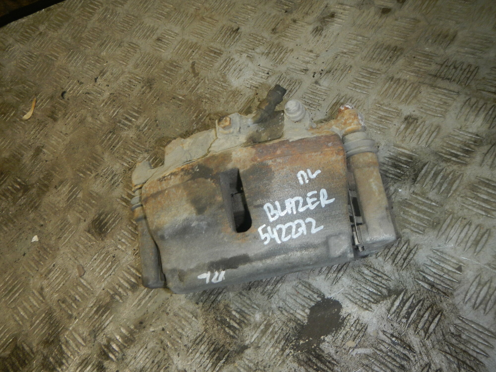 Б/У Суппорт передний левый, Chevrolet (Шевроле)-TRAILBLAZER (01-09) CHEVROLET TRAILBLAZER (01-09) Без видимых повреждени...