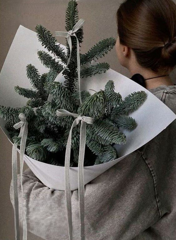 Зимний букет из нобилиса в белой упаковке, датская ель, натуральная хвоя