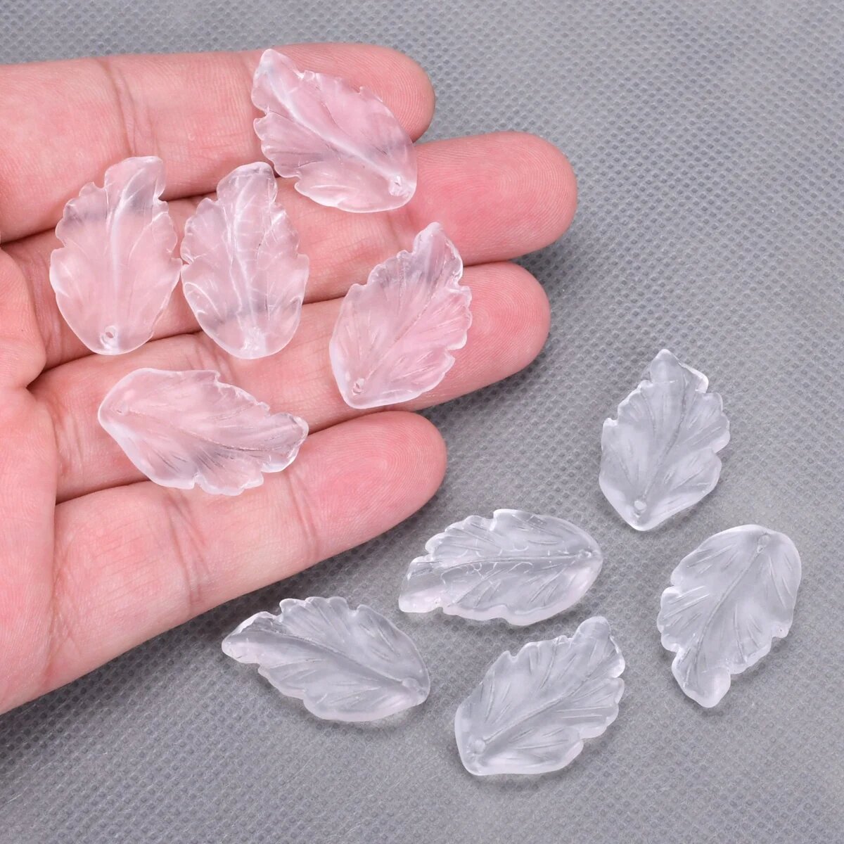 Бусины Orbelle, стеклянные, листья, 28х17 мм, 10 шт. Matte Clear