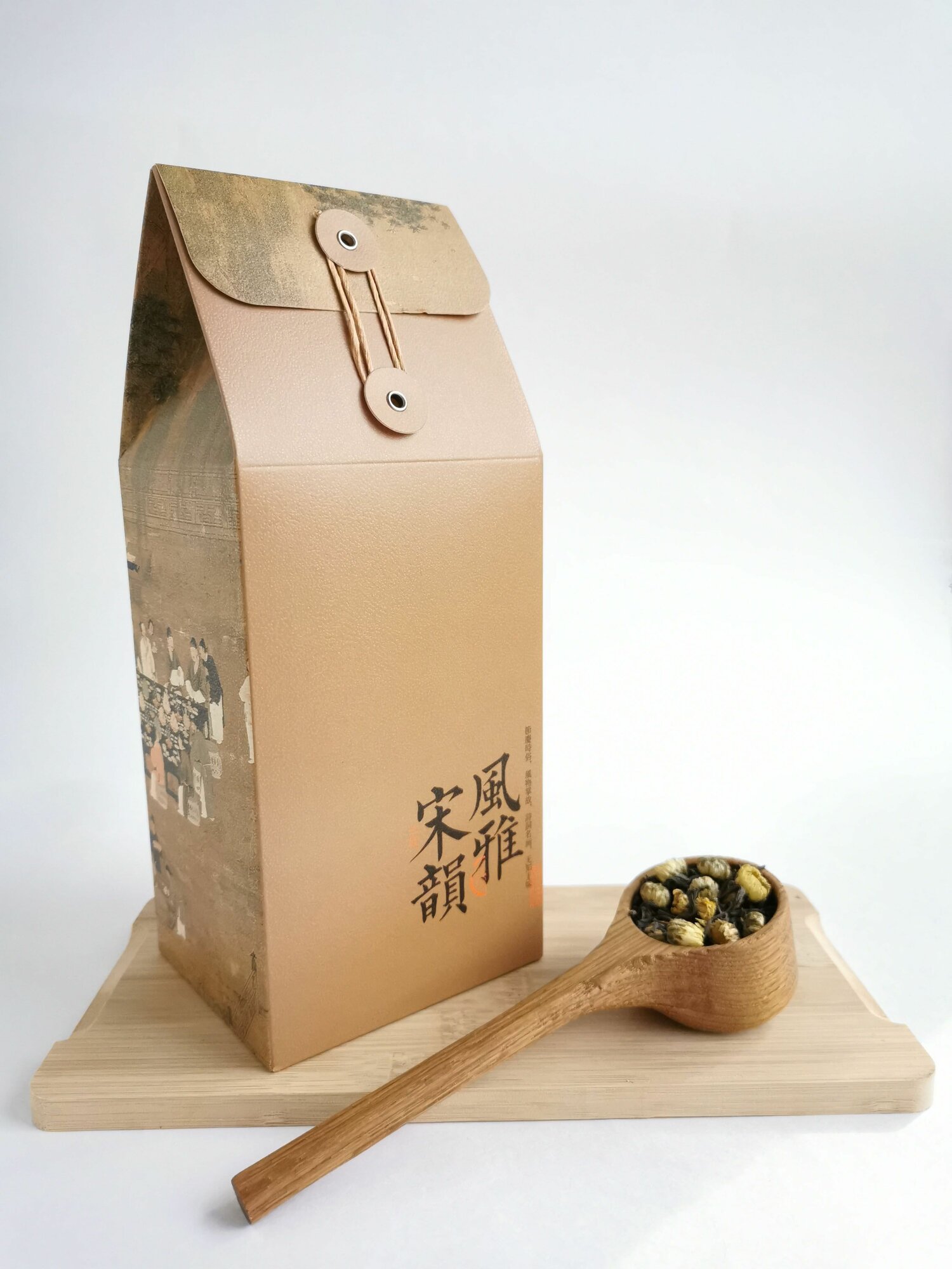 Элитный китайский байховый чай в подарочной упаковке Зелёный с хризантемой 250 г