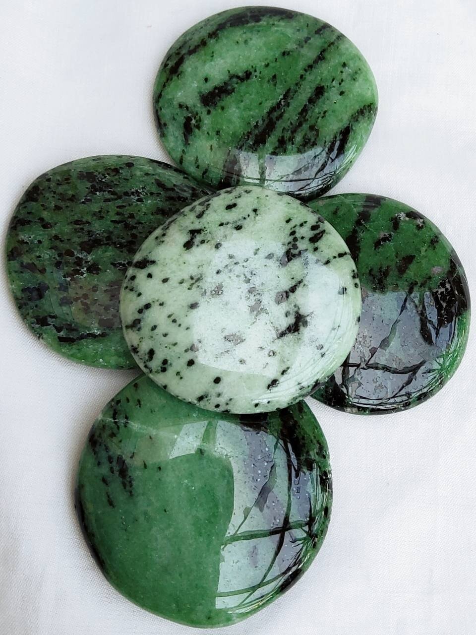 Рубин с Цоизитом Антистресс без выемки. Крупный (L) (35-45г)