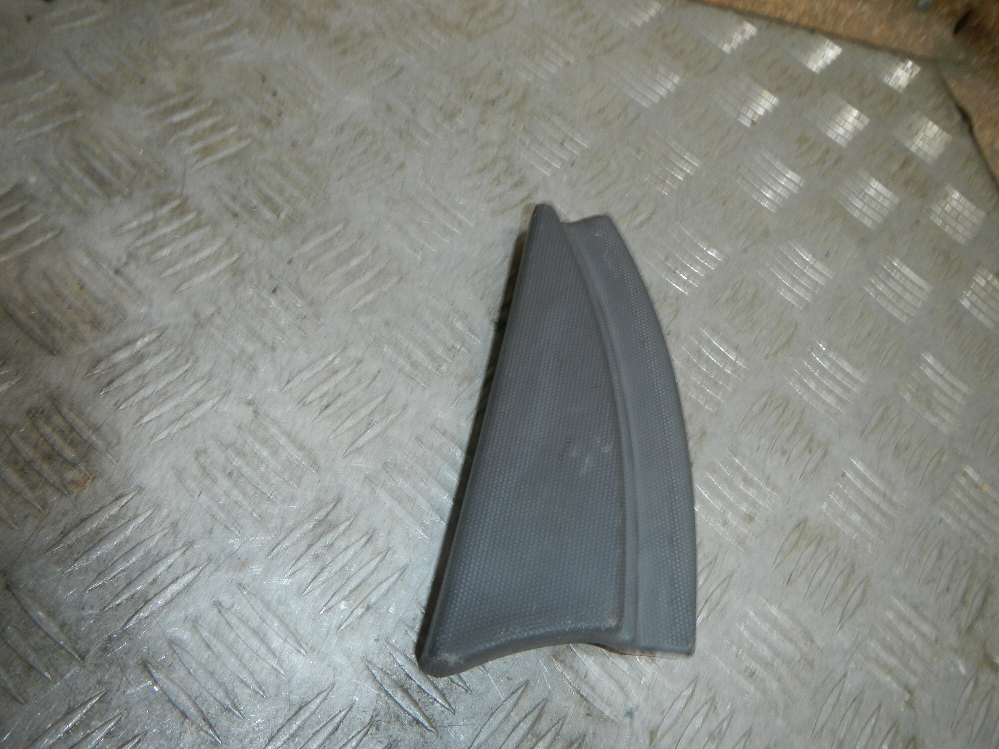 Б/У Уголок двери передней левой (внутренний), Chery (Чери)-INDIS (11-15) Chery INDIS (11-15) Потертости. 534176 CHERY ар...