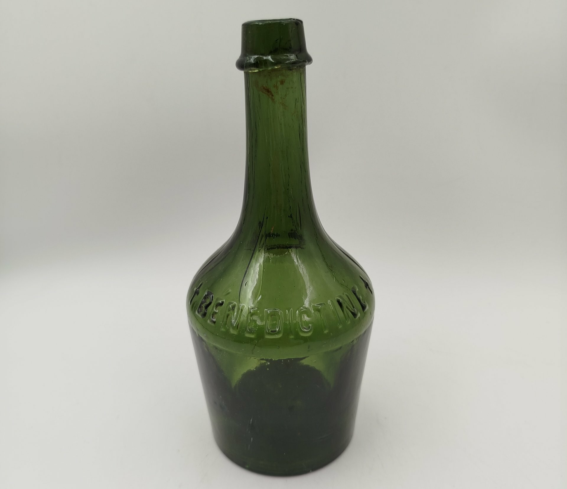 Бутылка из-под ликёра "Benedictine", стекло, Западная Европа, 1900-1940 гг.