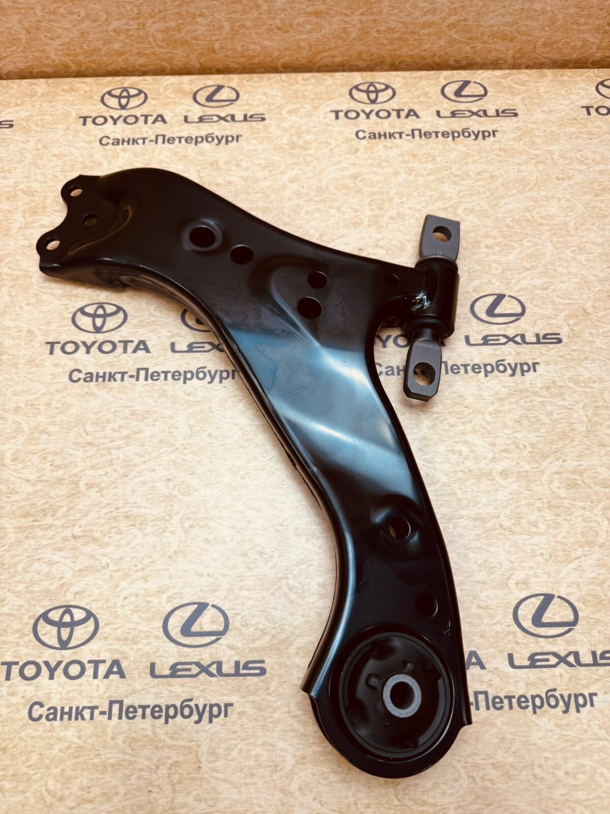 4806942070 Рычаг передний нижний левый RAV4 XA50 оригинал