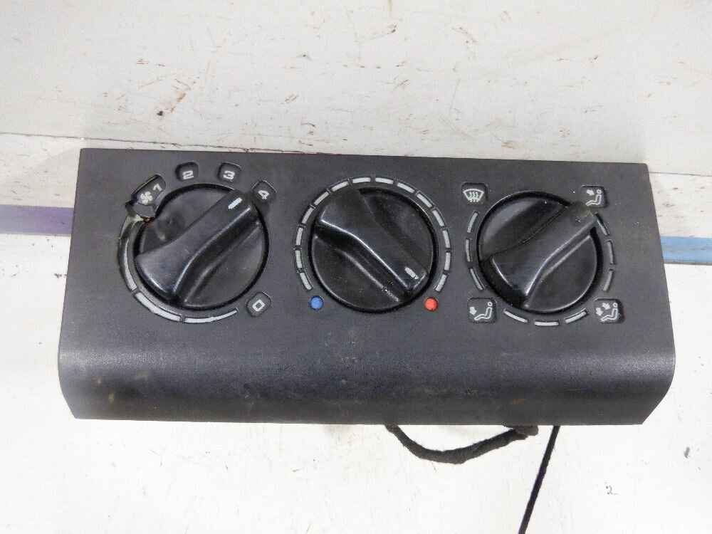 Блок управления отопителем VW Passat B3 357819045C