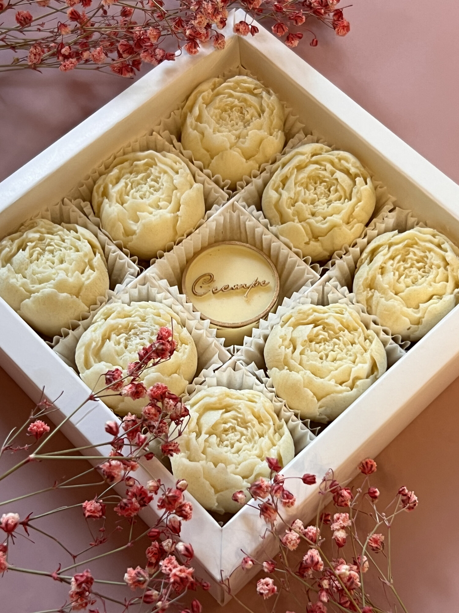 Шоколадный набор "Пионы №5 - Сестре", белый шоколад, ручная работа