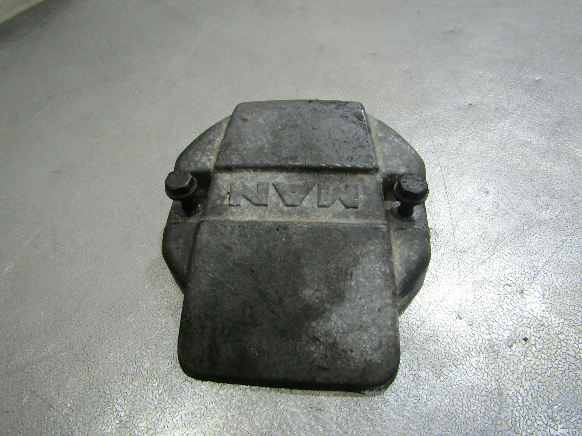 Крышка клапанная головки блока цилиндров двигателя D2866LF28 MAN TGA