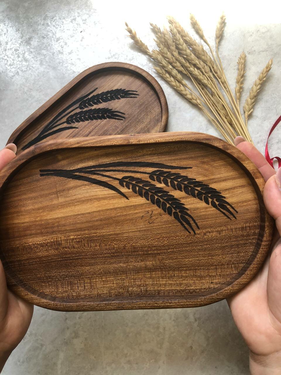 Хлебная тарелка из дерева
