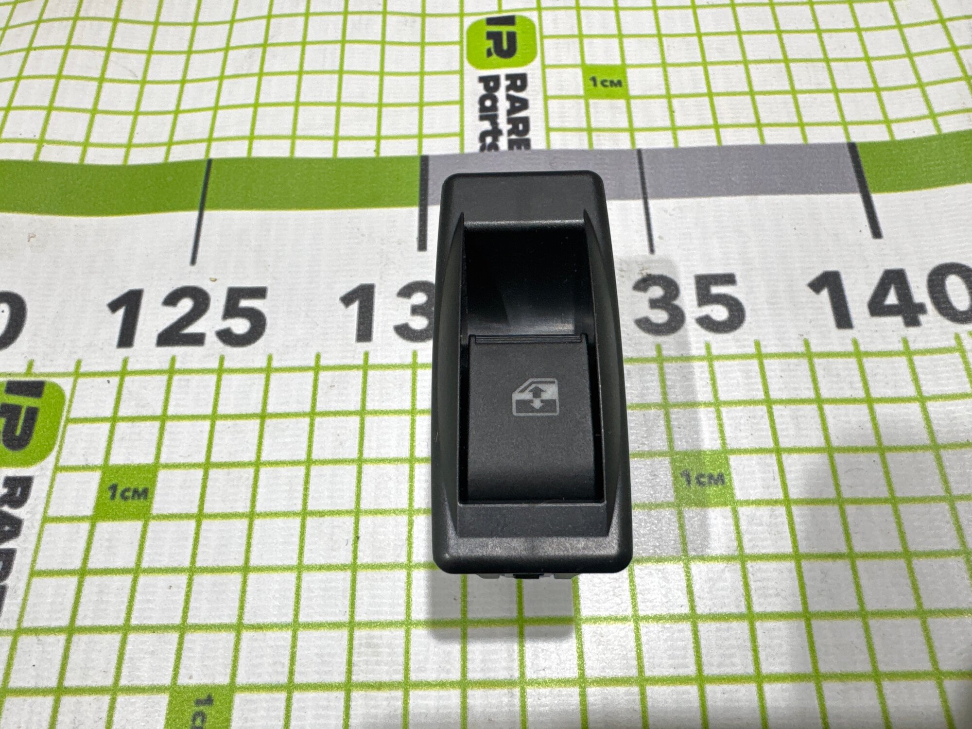 Кнопка стеклоподъемника для ВАЗ-2118