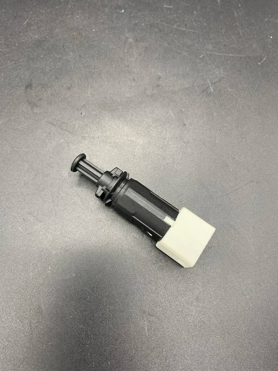 Концевик педали тормоза Новое