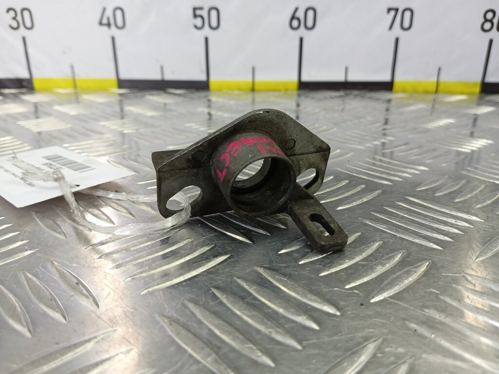 Кронштейн датчика коленвала Б/У для FORD Tourneo Connect I (2002—2009) 1357989