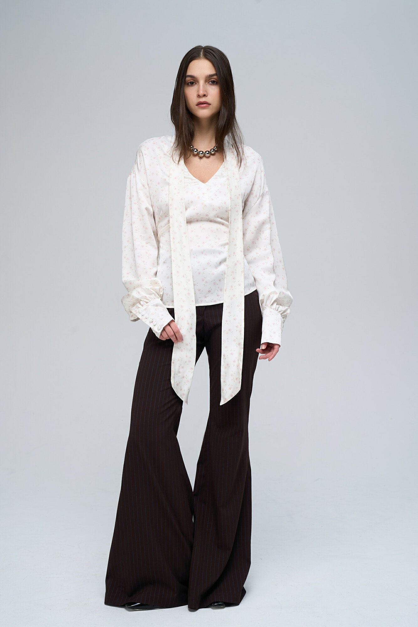 Блуза "В жутких розочках", дышащая японская вискоза, ленты для свободной драпировки, объемный рукав, широкая манжета