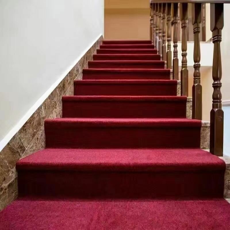 Цельный рулон самоклеящегося коврика для лестницы для домашнего использования, красно-серые коврики для лестницы, подкладки для ног из массива дерева, самоклеящийся нескользящий звукоизоляционный коврик для лестницы.
