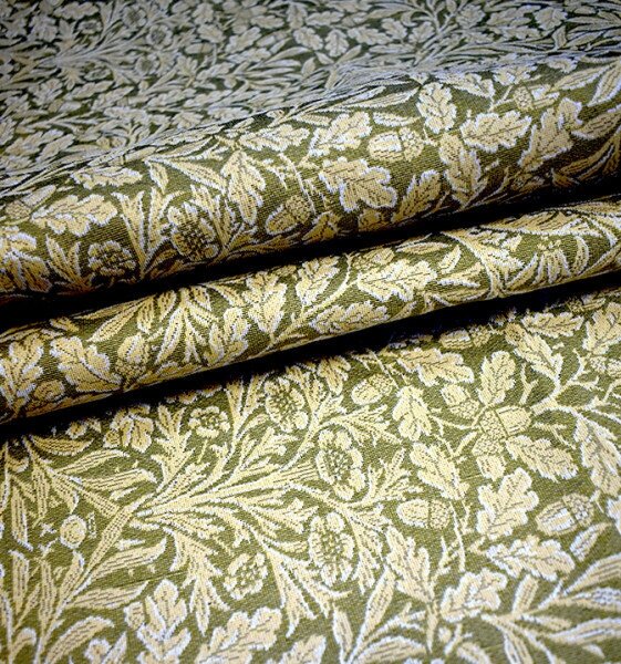 Гобеленовая ткань в стиле художника У. Морриса. 1 метр. На отрез. Ширина 170 см.