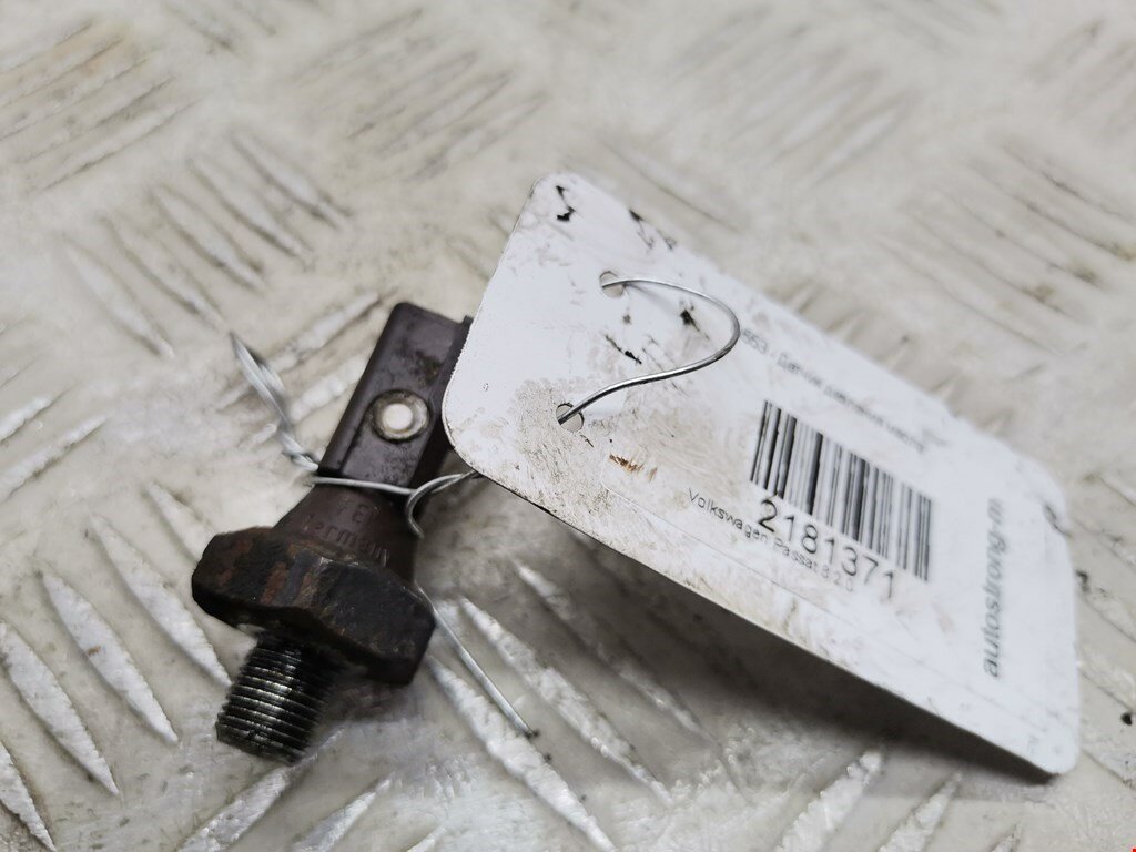 Датчик давления масла Volkswagen Passat 6 038919081D арт. 2181371