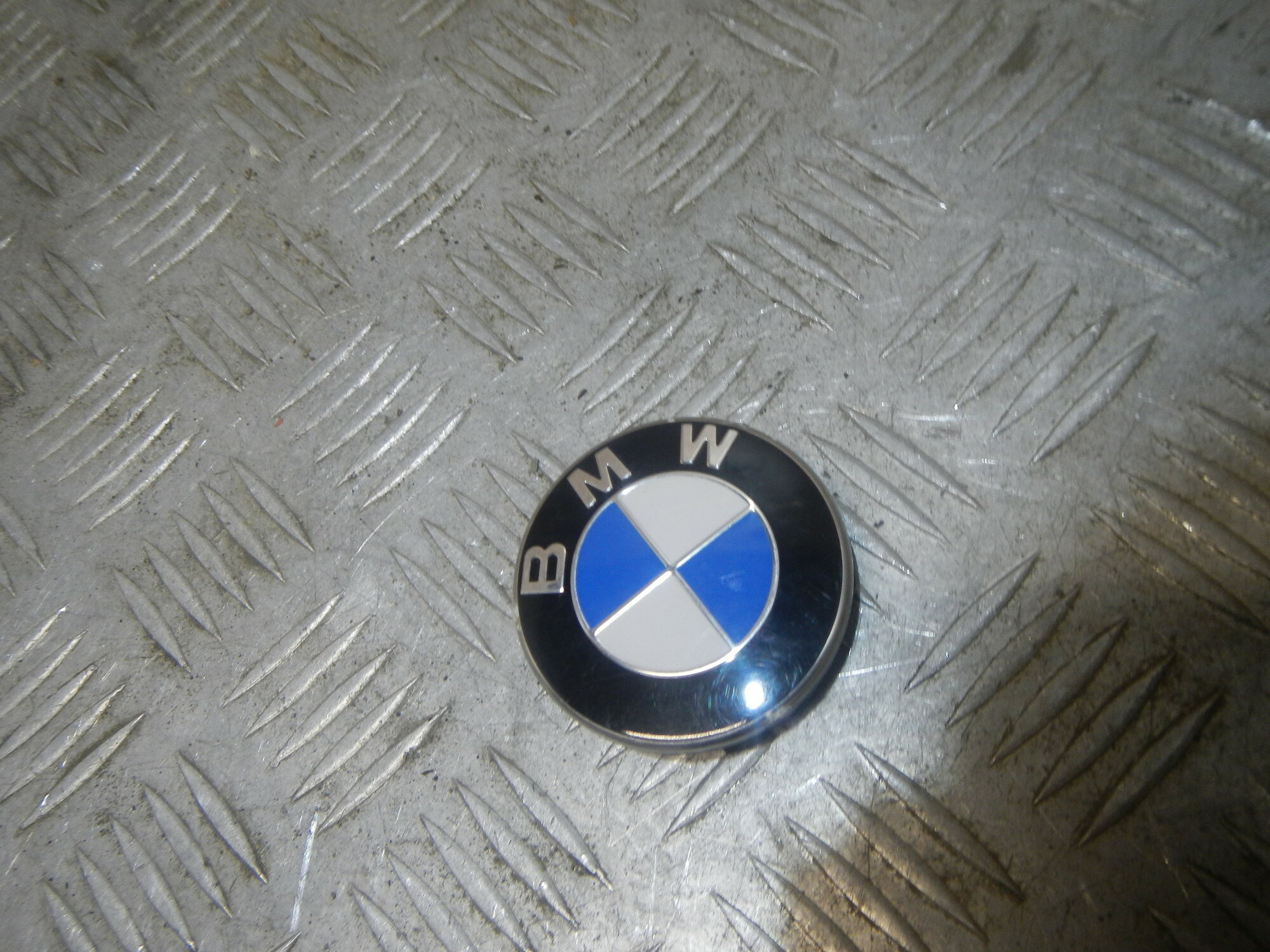 Б/У Колпак декоративный легкосплавного диска, BMW (БМВ)-5 (G30) (16-) BMW 5 (G30) (16-) Скол. 556280 BMW арт. 36136850834