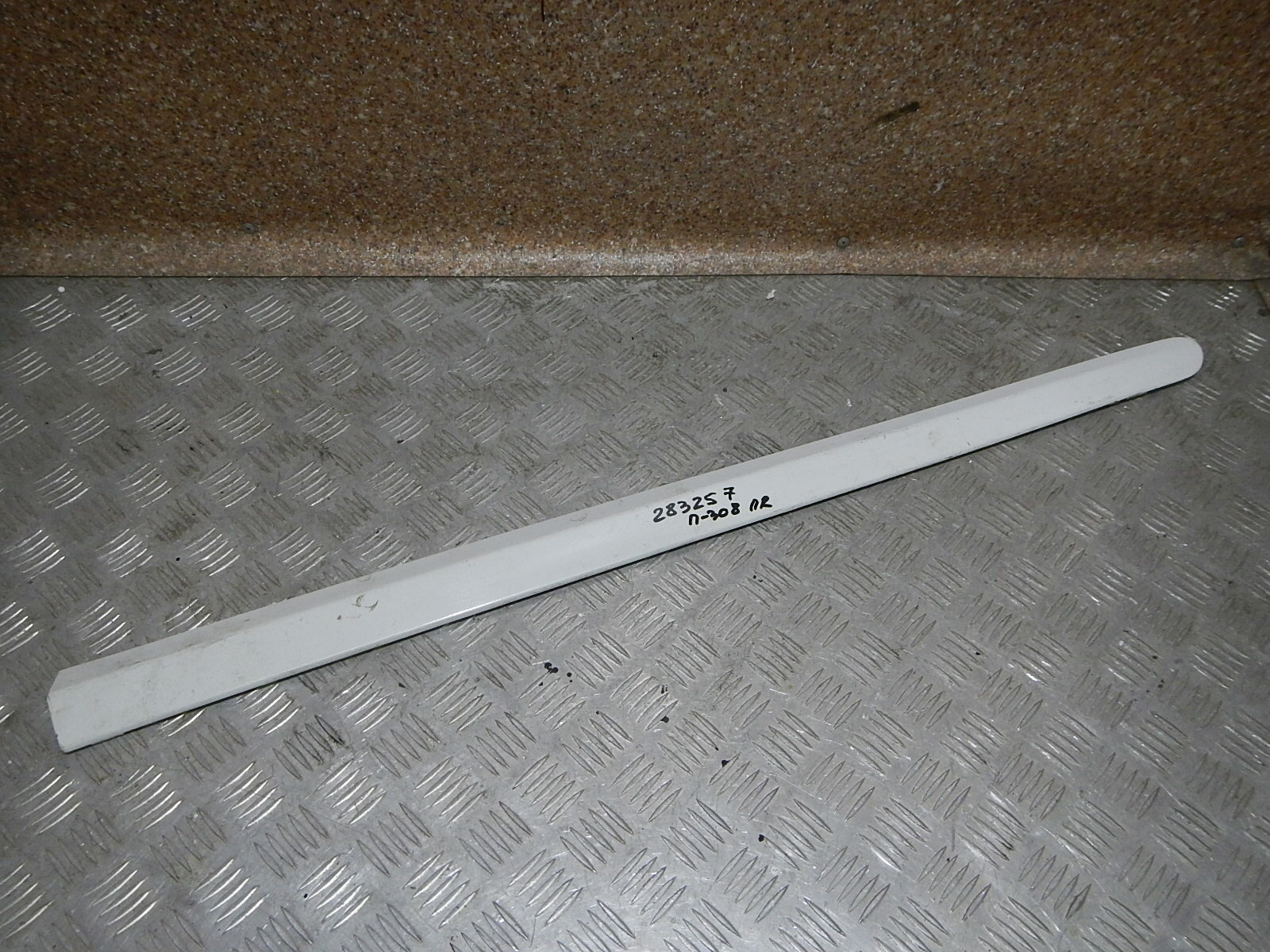 Б/У Молдинг двери передней правой, Peugeot (Пежо)-308 (07-) PEUGEOT 308 (07-) Царапины. 283257 Peugeot-Citroen арт. 9680...