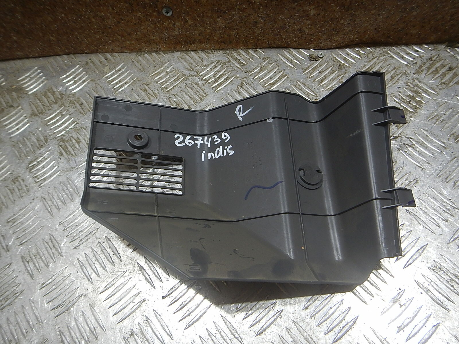 Б/У Накладка консоли правая, Chery (Черри)- INDIS Chery INDIS (11-15) Без видимых повреждений. 267439 CHERY арт. S185305932