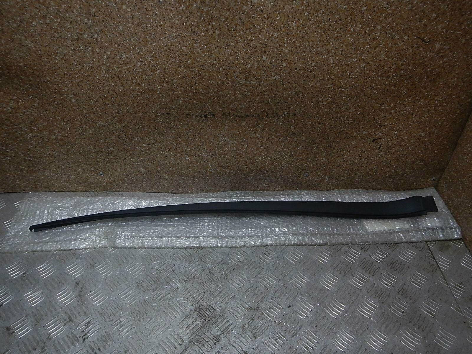 Б/У Молдинг лобового стекла, Volkswagen (Фольксваген)-GOLF PLUS (04-09) VOLKSWAGEN GOLF PLUS (04-09) Левый Новый 315416 V...