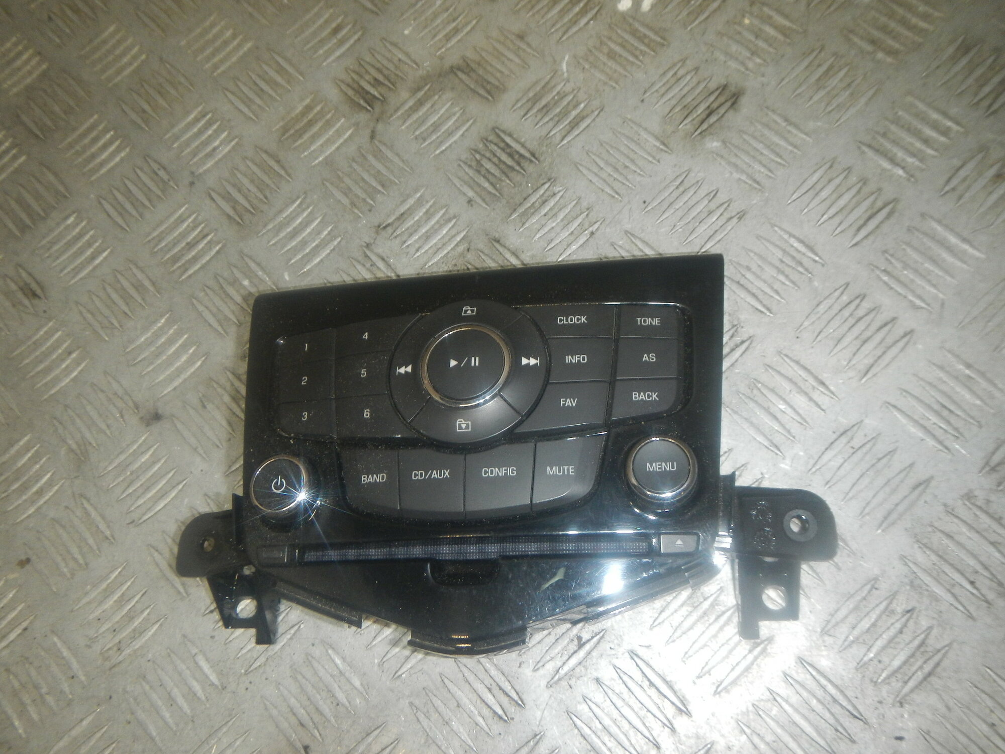 Б/У Магнитола, Chevrolet (Шевроле)-CRUZE (09-15) CHEVROLET CRUZE (09-15) панель управления Потертости. 565217 GENERAL MOT...