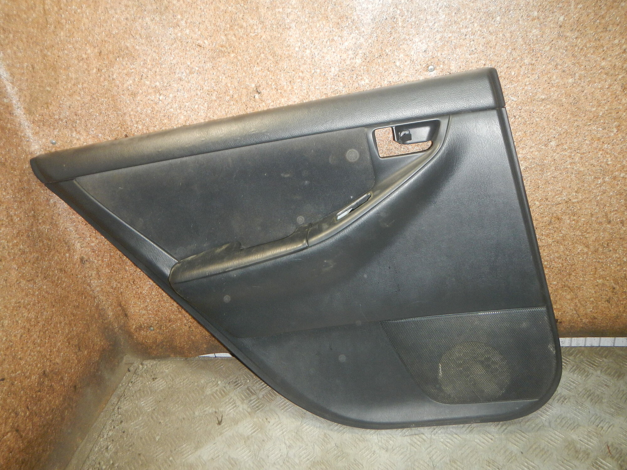 Б/У Обшивка двери задней левой, Toyota (Тойота)-COROLLA 120 (01-06) TOYOTA COROLLA 120 (01-06) Седан,электро с/п. Царапин...
