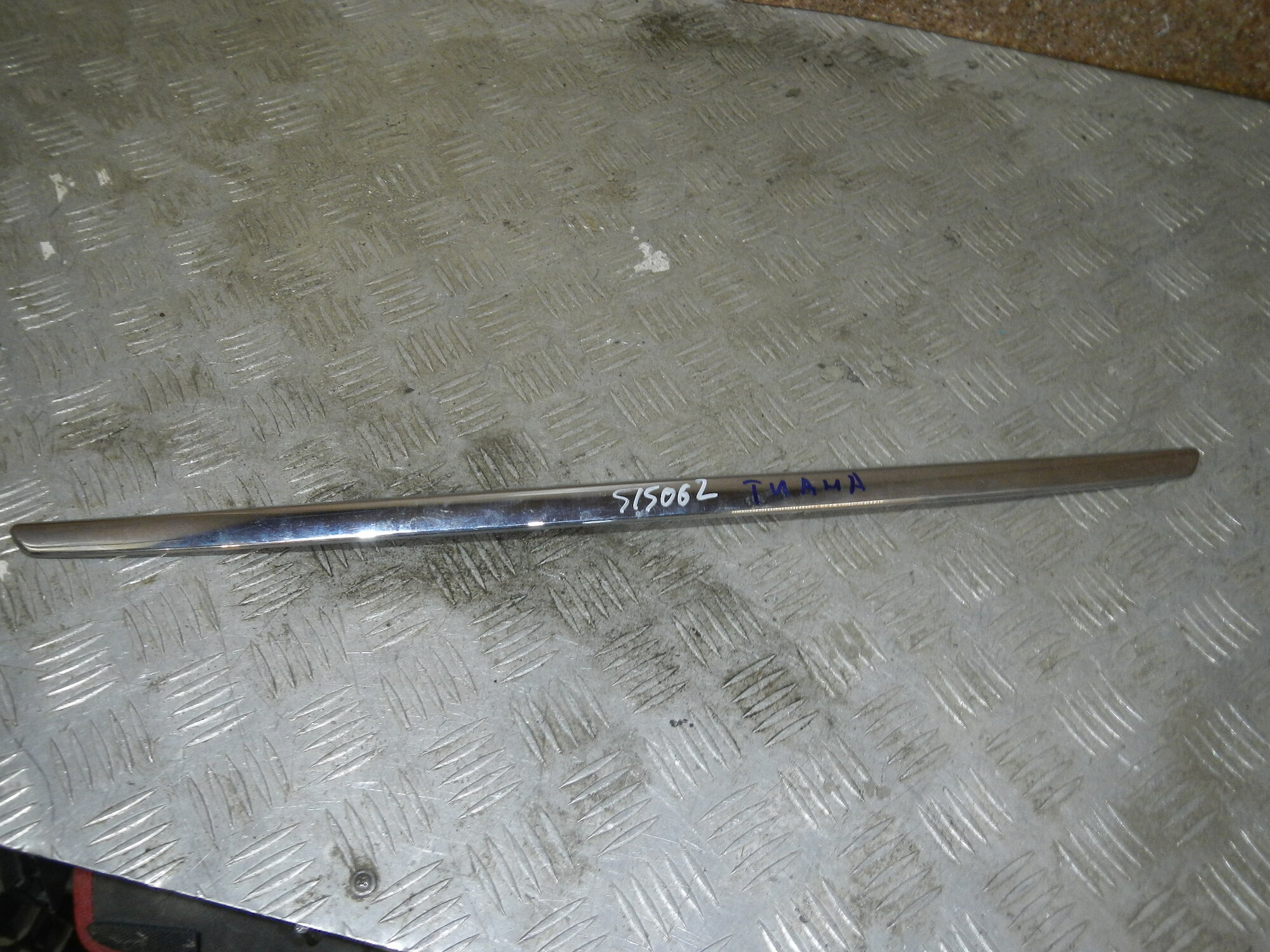 Б/У Накладка крышки багажника, Nissan (Ниссан)-TEANA (J32) (08-) NISSAN TEANA (J32) (08-) хром сломано 4 крепления.царапи...