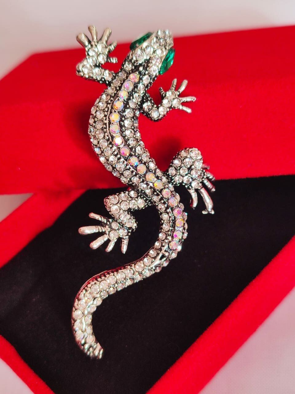 Брошь, стразы