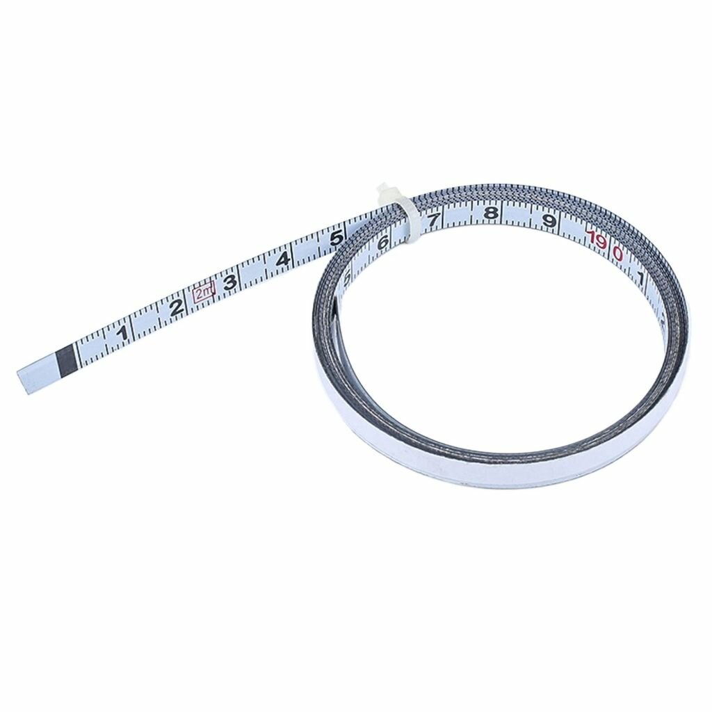 Металлическая вязкая шкала белого цвета длиной 1 метр