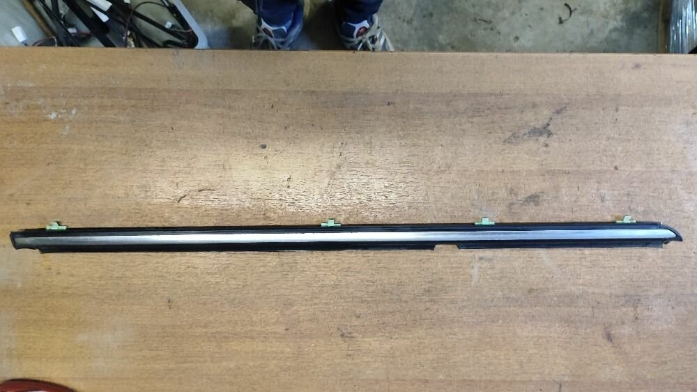 Молдинг стекла заднего Kia Sportage I 10133614821