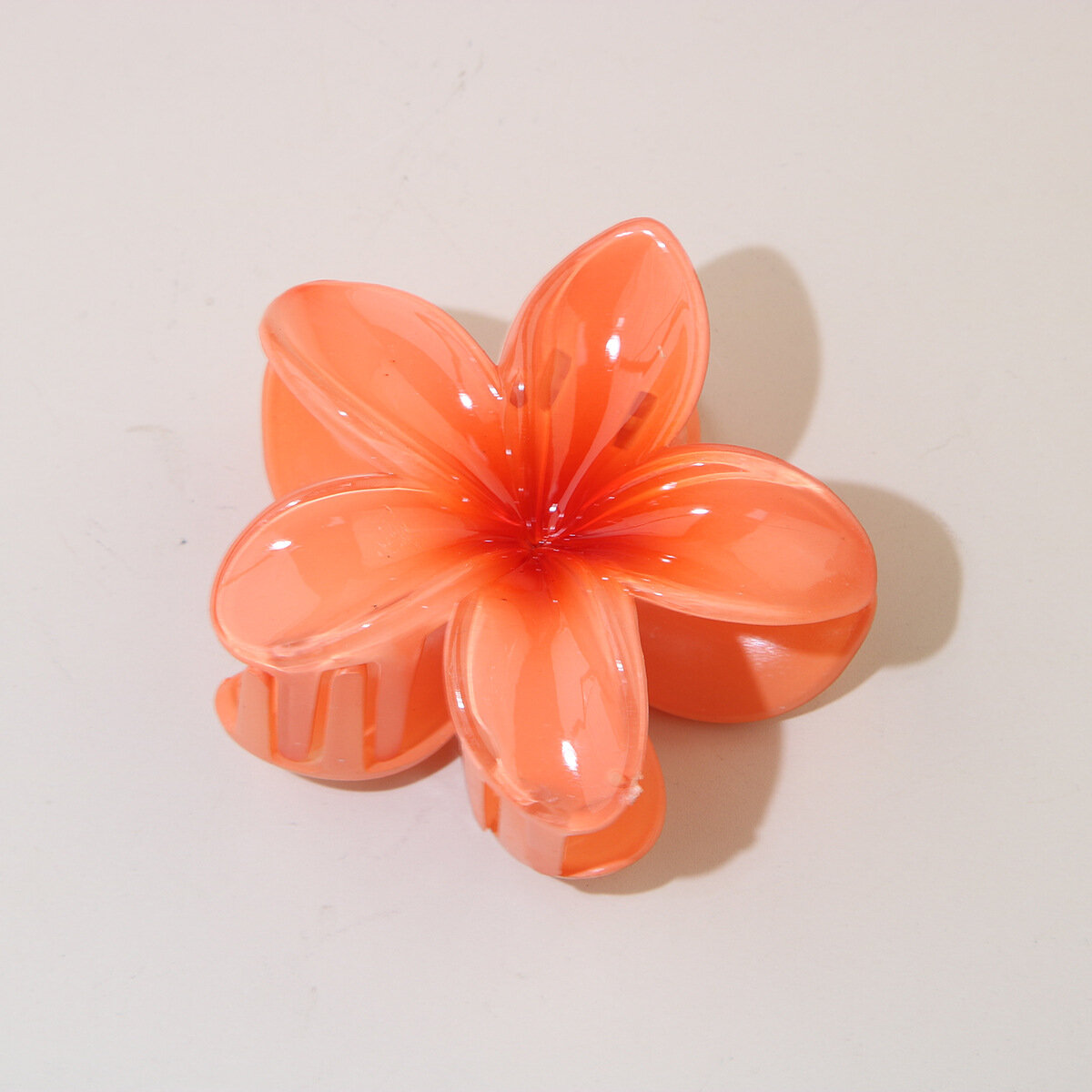 Европейская и американская кросс-бордерная цветная заколка для волос с плюмерией, цветочная зажимная заколка, винтажная элегантная полузажимная заколка для женщин, заколка для затылка в виде акулы