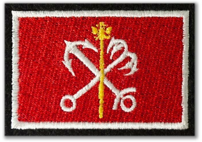 Вышитый шеврон-флажок Санкт-Петербурга. С липучкой. Размер 60x40 мм по вышивке.