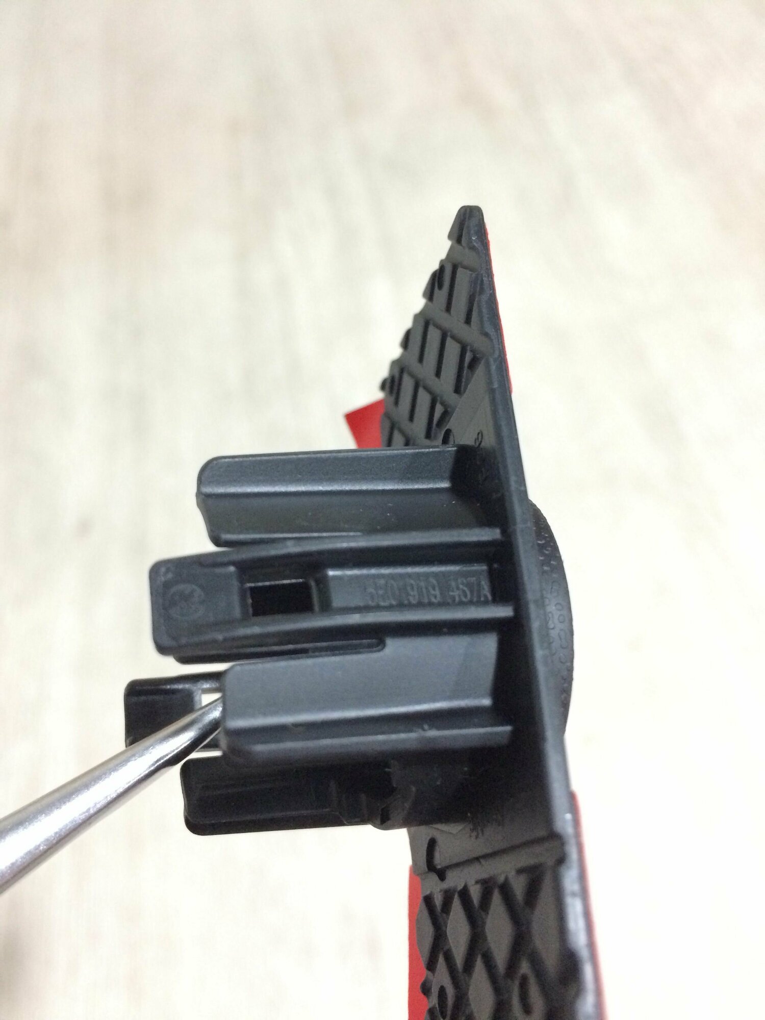 Кронштейн датчика парктроника передний левый (шагрень) Шкода Октавия А7 Octavia A7 2013-2020гг