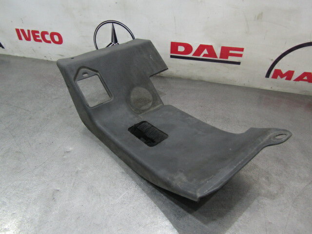 Накладка под торпедо левая нижняя Volvo FH, FM / Есть дефект!!!