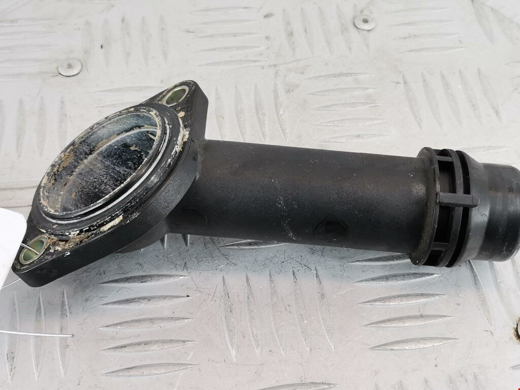 Корпус термостата Volkswagen Passat 5 06B121121 арт. 1512759