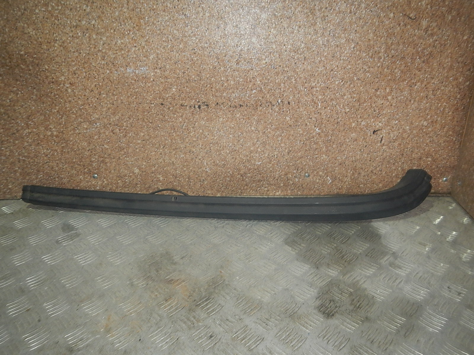 Б/У Накладка (кузов внутри), Land Rover (Ленд Ровер)-FREEER (97-06) LAND ROVER FREELANDER (97-06) На кунг правая Царапины...