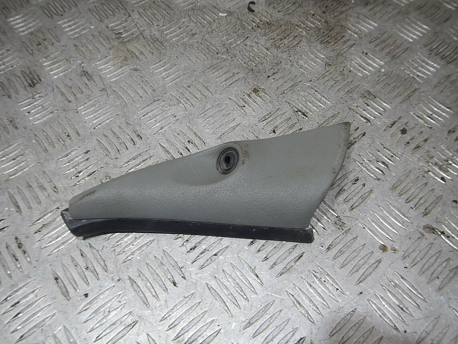 Б/У Уголок двери передней левой (внутренний), Renault (Рено)-CLIO/SYMBOL (98-08) RENAULT CLIO/SYMBOL (98-08) Царапины 29...