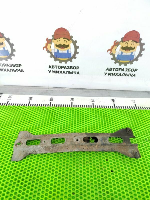 Кронштейн рамки радиатора Daewoo Nexia N150 F16D3 2008 (б/у) 96175488