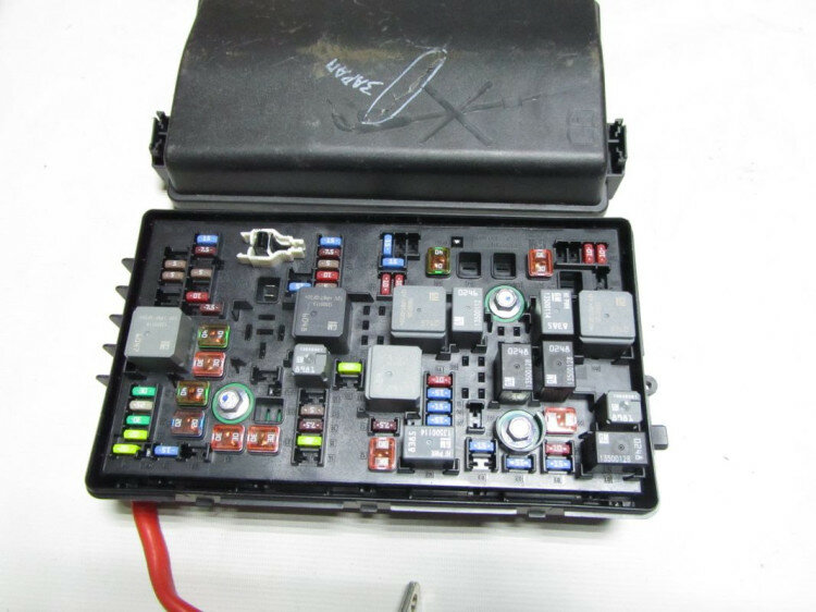 Блок предохранителей 95938113-01 8113 13222782 Шевроле Круз Опель Астра J - дефект - 1