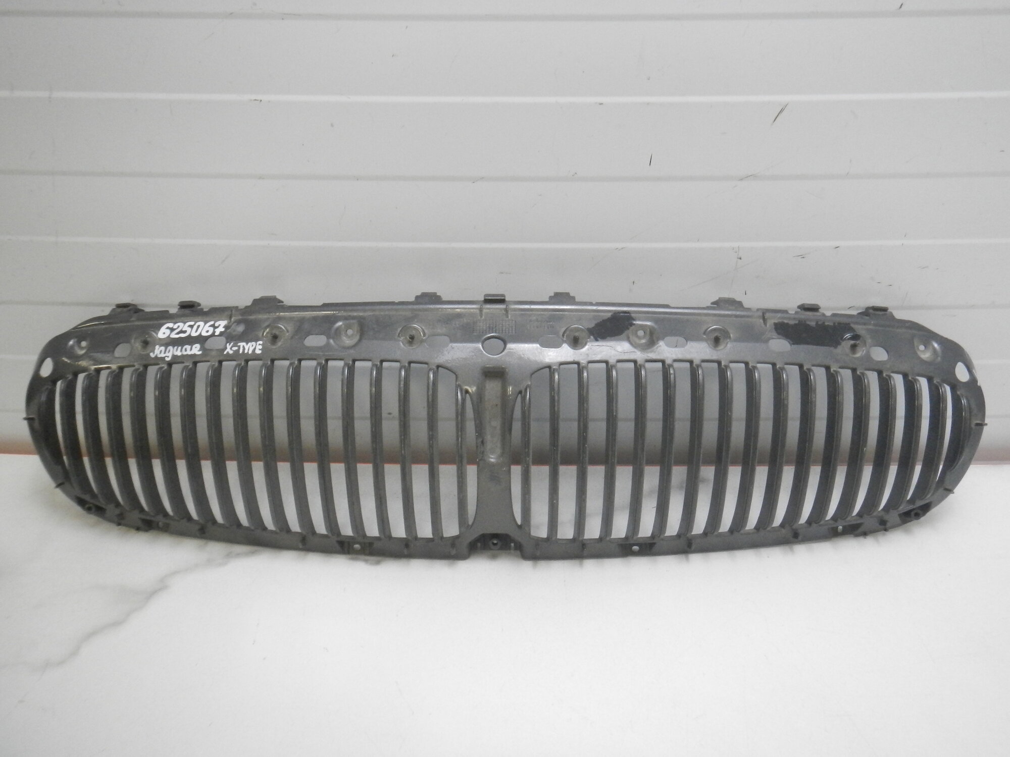 Б/У Решетка радиатора, Jaguar (Ягуар)-X-TYPE (01-09) JAGUAR X-TYPE (01-09) Царапины. 625067 JAGUAR арт. 4X438A133A