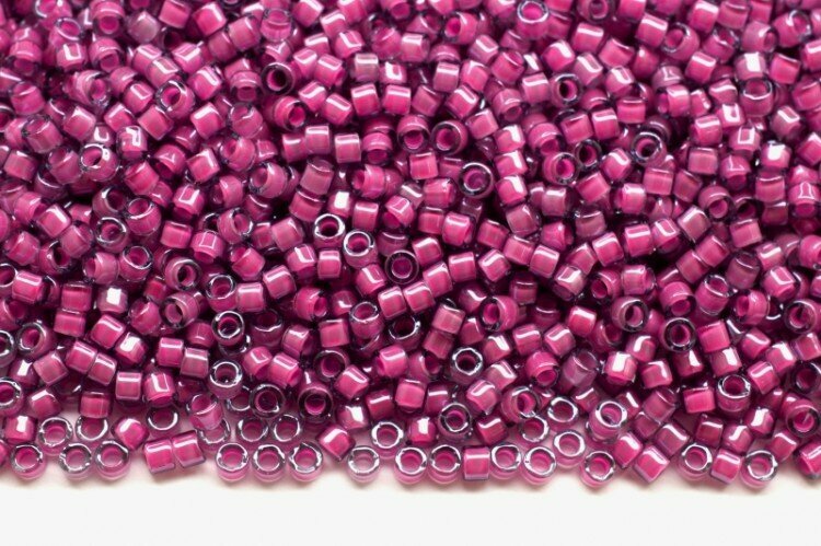 Бисер японский MIYUKI Delica цилиндр 11/0 DB-2050 ягодный, luminous, 5 грамм