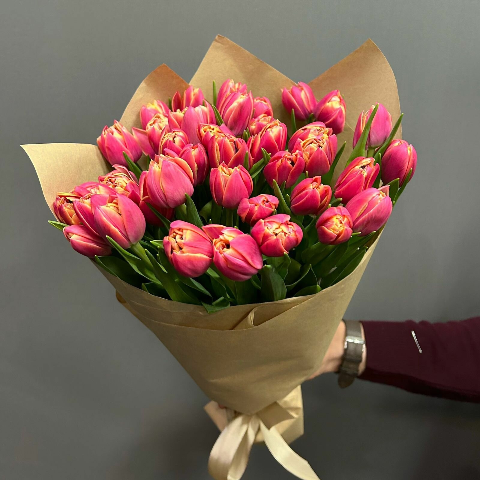 41 пионовидный тюльпан Колумбус в крафте