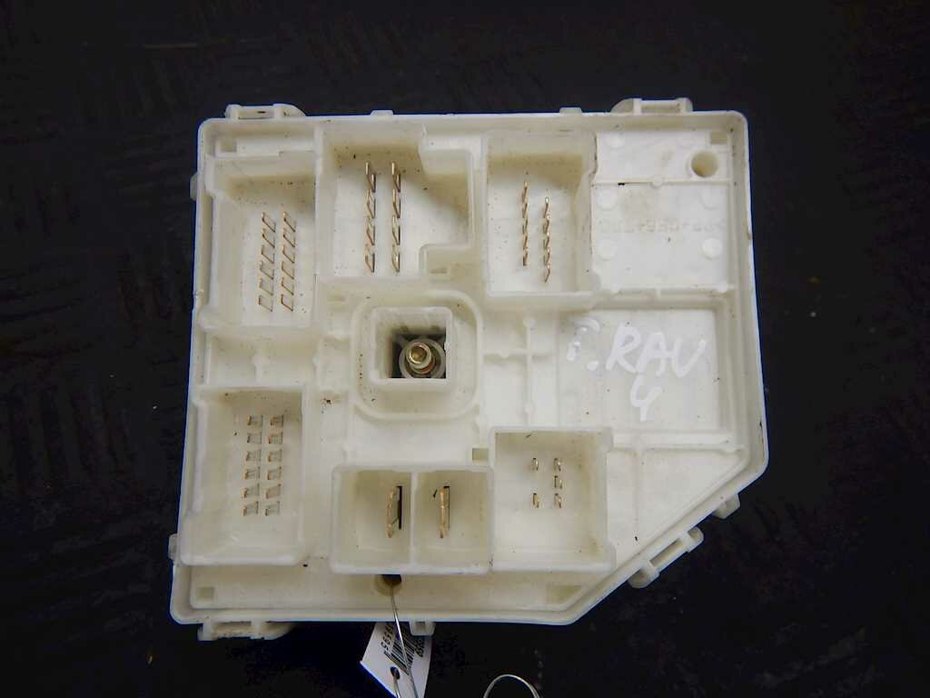Блок предохранителей Toyota Rav4 2 8272142020 арт. 383959