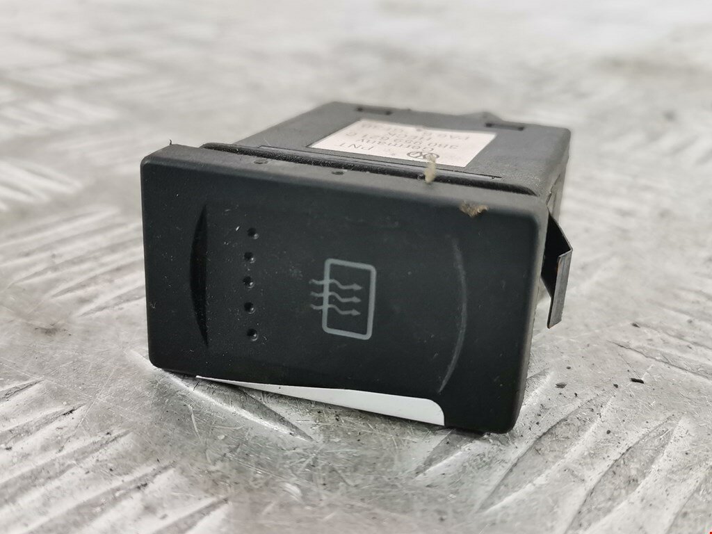 Кнопка подогрева (обогрева) заднего стекла Volkswagen Passat 5 3B0959621C арт. 1714375