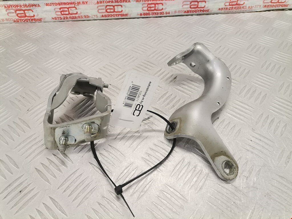 Петля крышки (двери) багажника Audi Q7 4L 4L0827300C арт. 1054671
