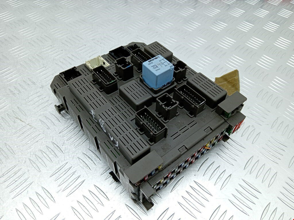 Блок предохранителей Peugeot 607 9628024480 арт. 1784218